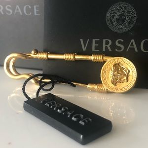 Versace | Jewelry | New Versace Gold Tone Medusa Safety Pin Brooch ...